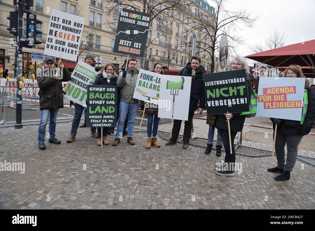 Deutschland, Berlin, Bauern-Demo, Protests unter dem Motto Zu viel ist ...