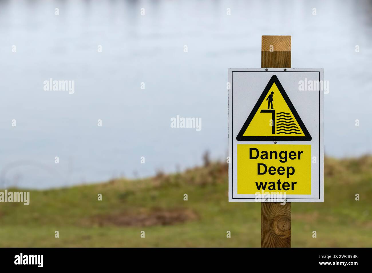 Danger deep water signage hi-res stock photography and images - Alamy
