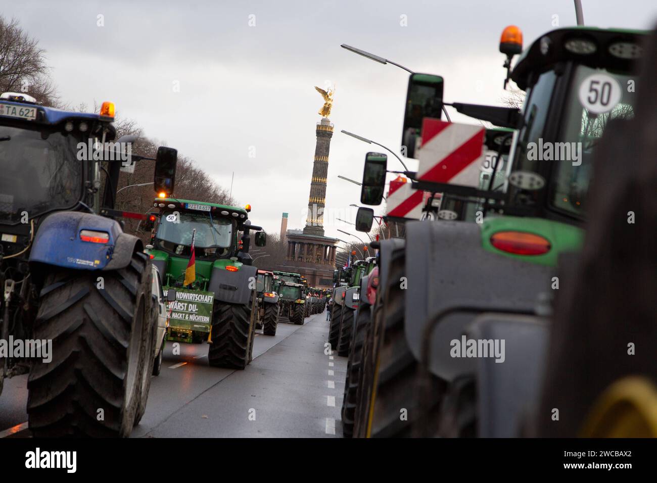 Bauerndemonstration in der Nähe der Siegessäule in Berlin am 15.01.2024 ...