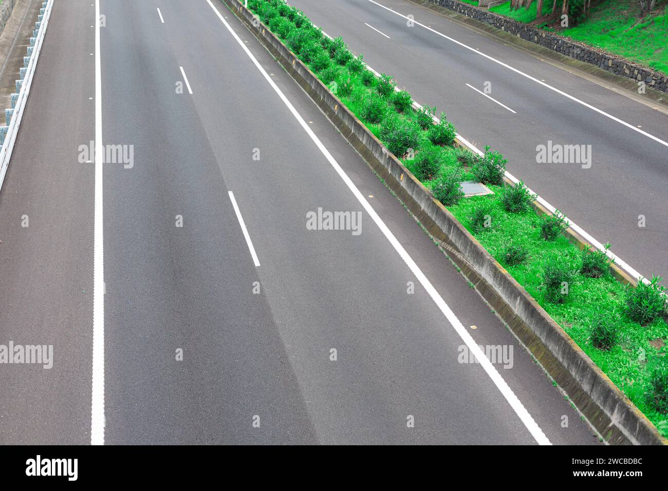 Highway asphalt road separated by grass median strip Stock Photo - Alamy