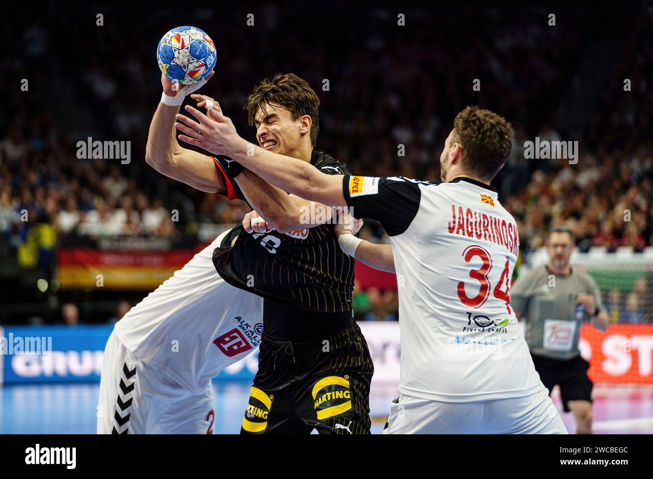 Berlin, Deutschland. 14th Jan, 2024. Edvin Omeragikj (Nordmazedonien, #02), Julian Koester ...