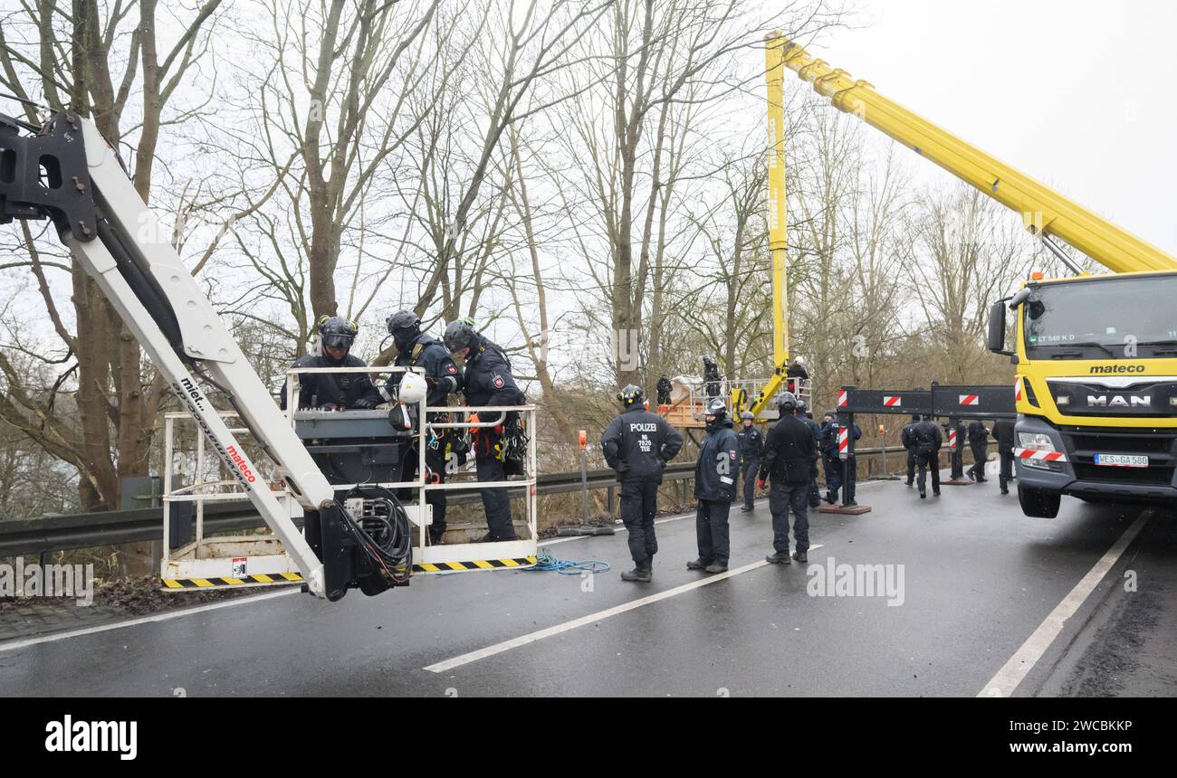 Hanover, Germany. 15th Jan, 2024. Police officers stand on cherry ...