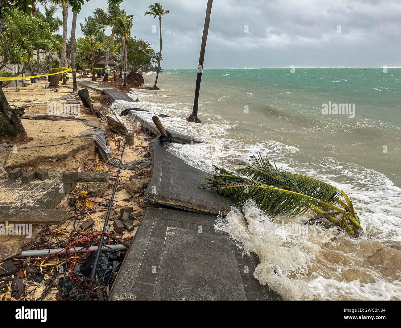 Cyclone bricht ueber Mauritius her, und zerstoert das Resort ...