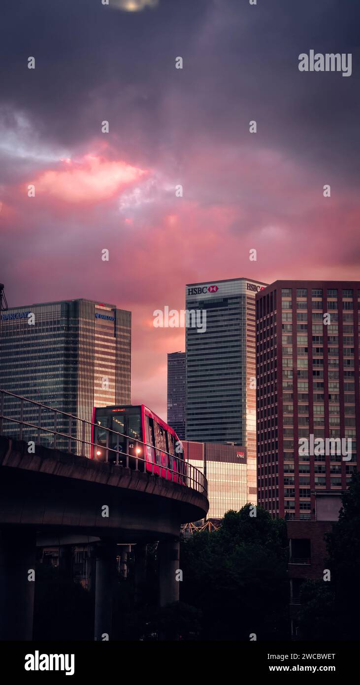 Carnary wharf hi-res stock photography and images - Alamy