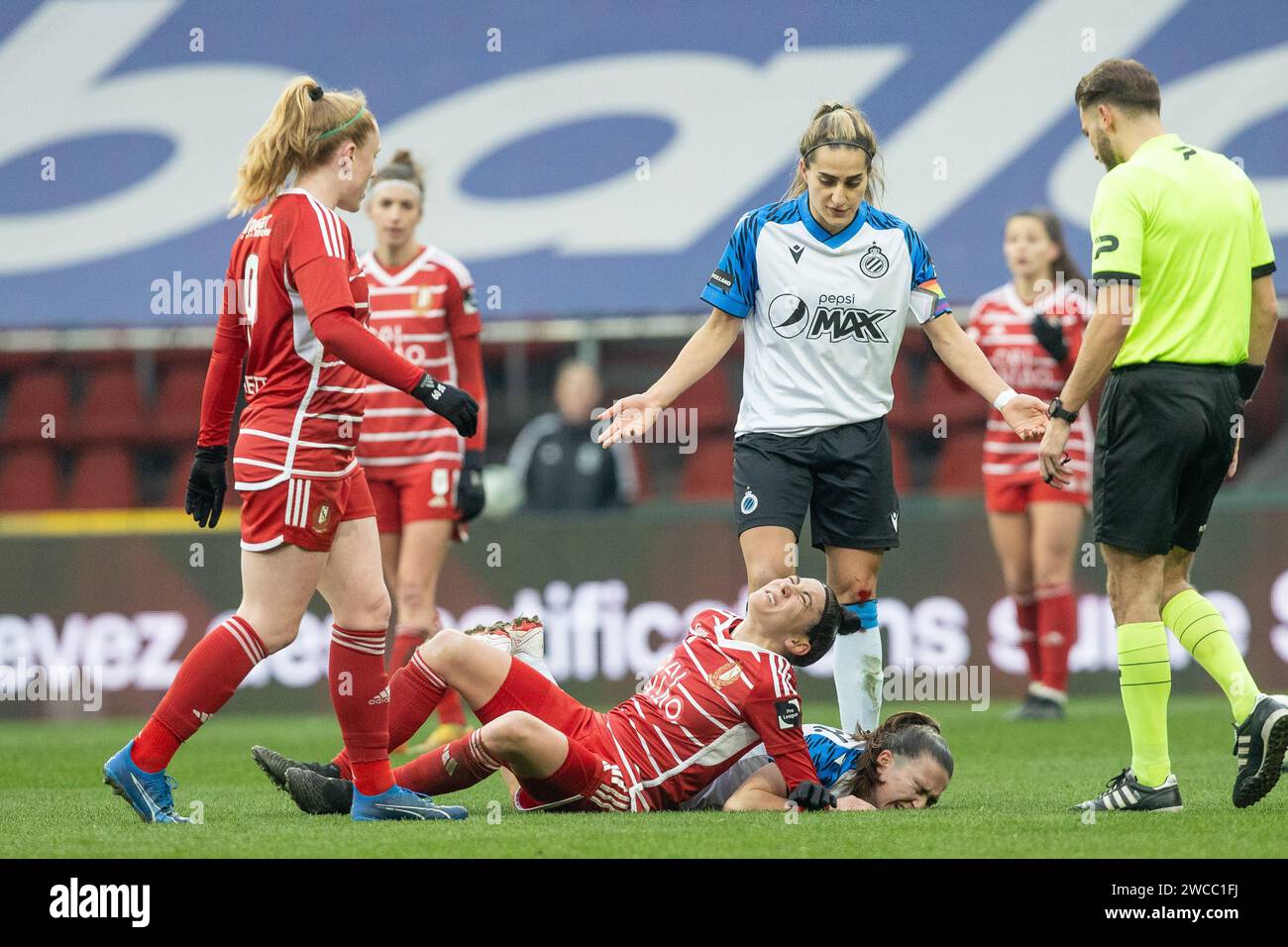 Liege, Belgium. 13th Jan, 2024. Noemie Gelders (10) of Standard and Angel Kerkhove (13) of Club ...