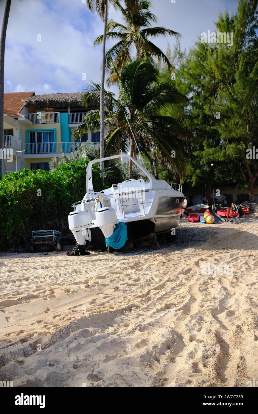 Coastal adventure boat hi-res stock photography and images - Alamy