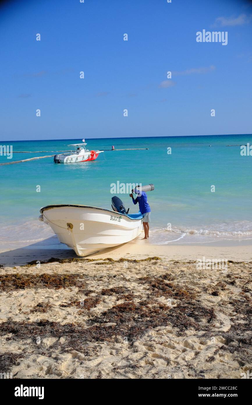 Coastal adventure boat hi-res stock photography and images - Alamy