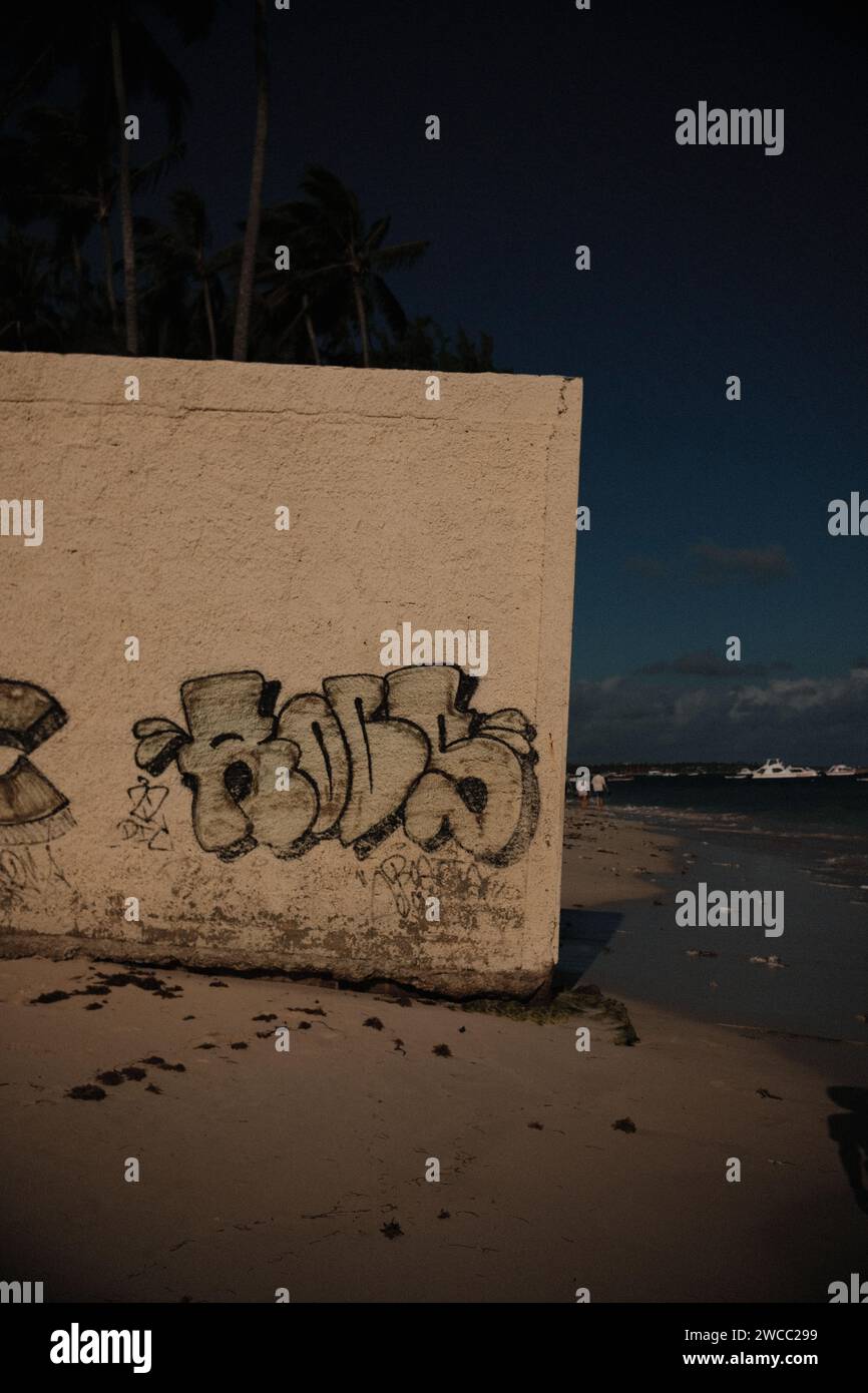 Living with graffiti hi-res stock photography and images - Alamy