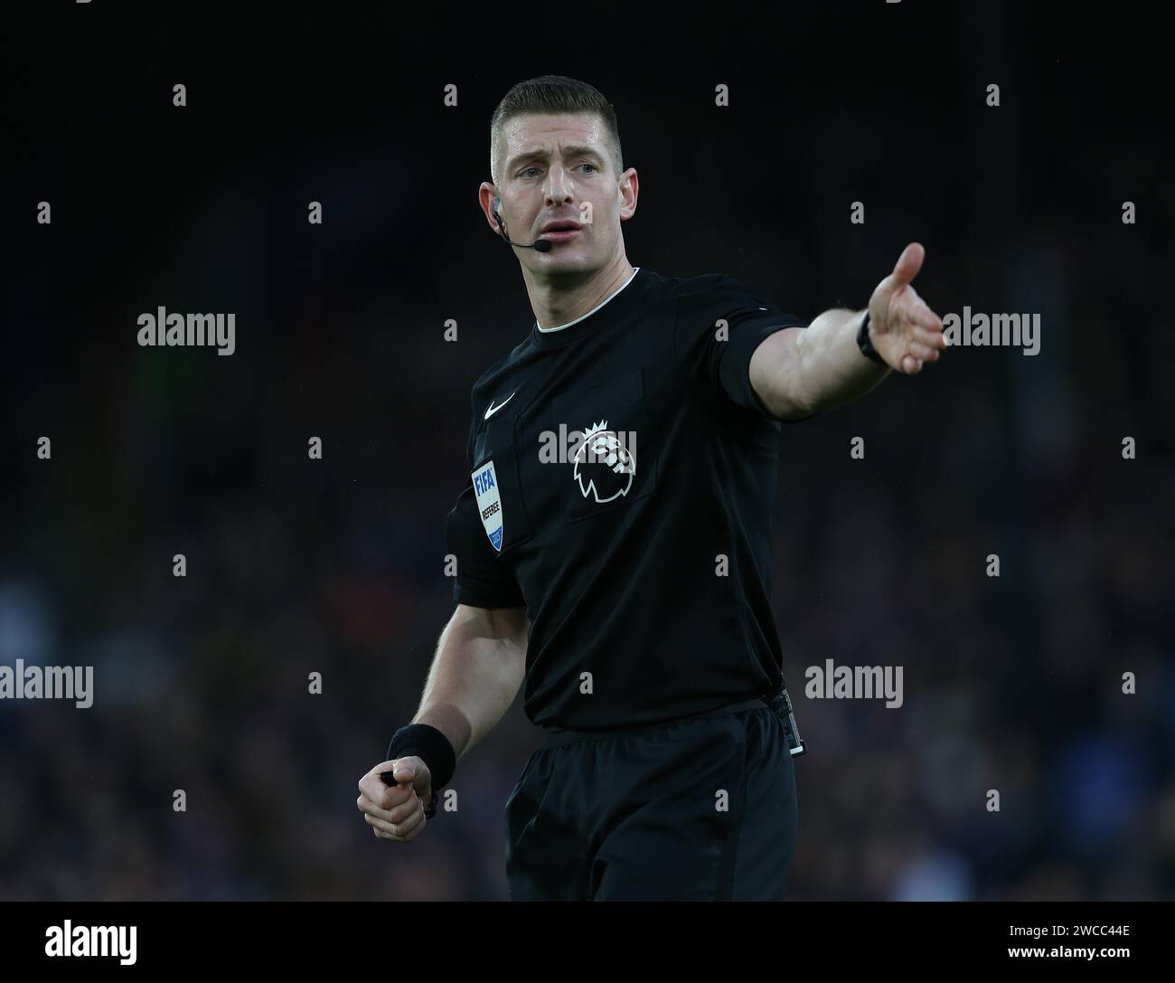 Rob jones referee hi-res stock photography and images - Alamy