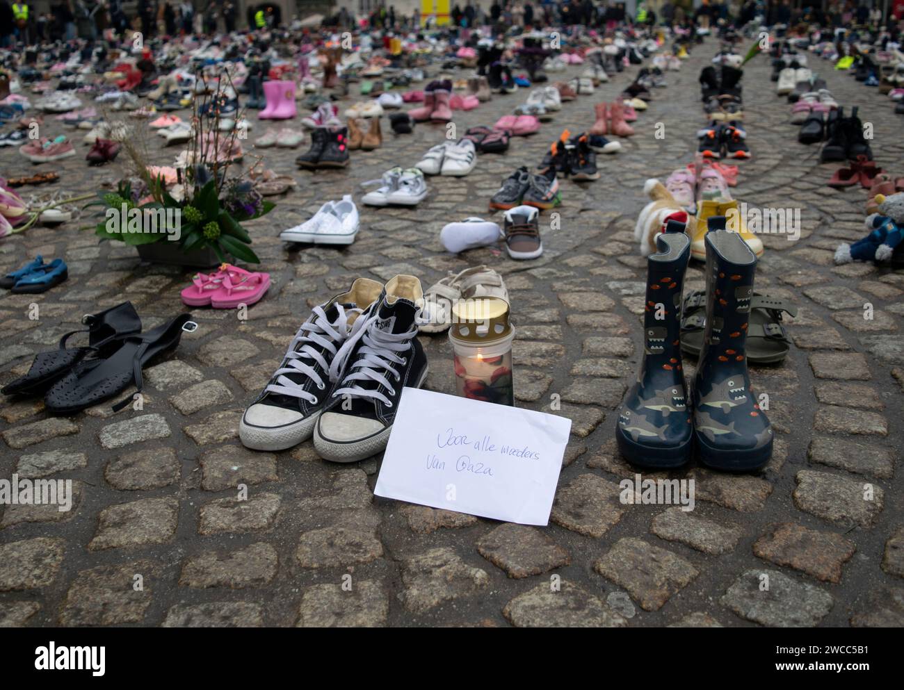 People place thousands of children's shoes are placed on Dam Square ...