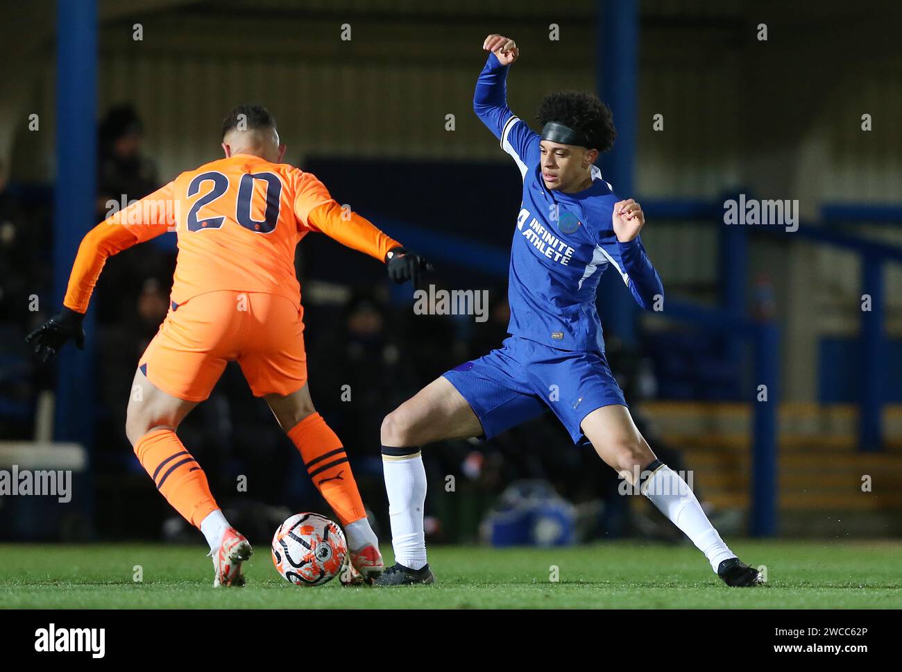 Richard Olise of Chelsea U21 battles Rodrigo Antonio of Valencia U21 ...