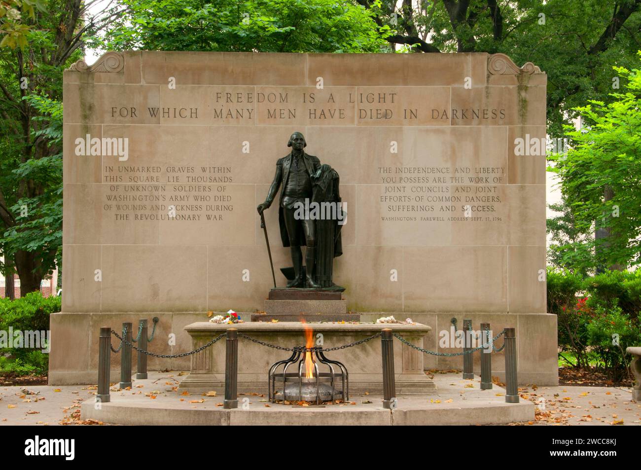 Tomb of the Unknown Soldier of the American Revolution, Washington ...