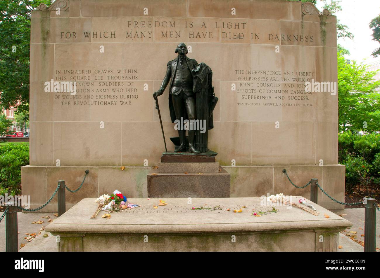 Tomb of the Unknown Soldier of the American Revolution, Washington ...