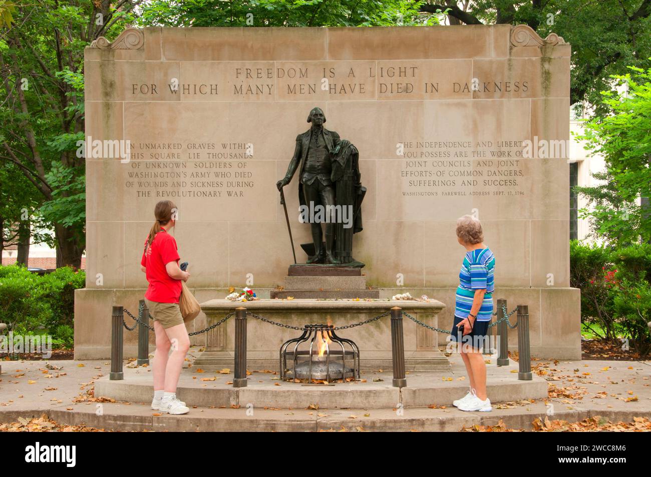 Tomb of the Unknown Soldier of the American Revolution, Washington ...