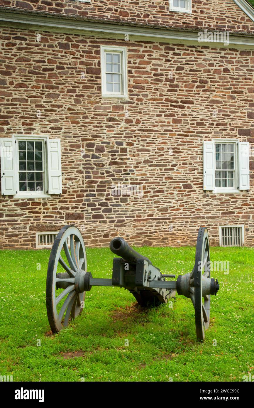 McConkey Ferry Inn with cannon, Washington Crossing Historic Park, Pennsylvania Stock Photo - Alamy
