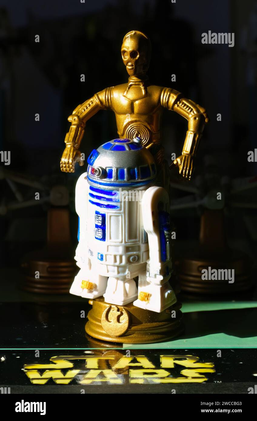 Photo of C-3PO humanoid robot and R2-D2 astromech droid chess piece ...