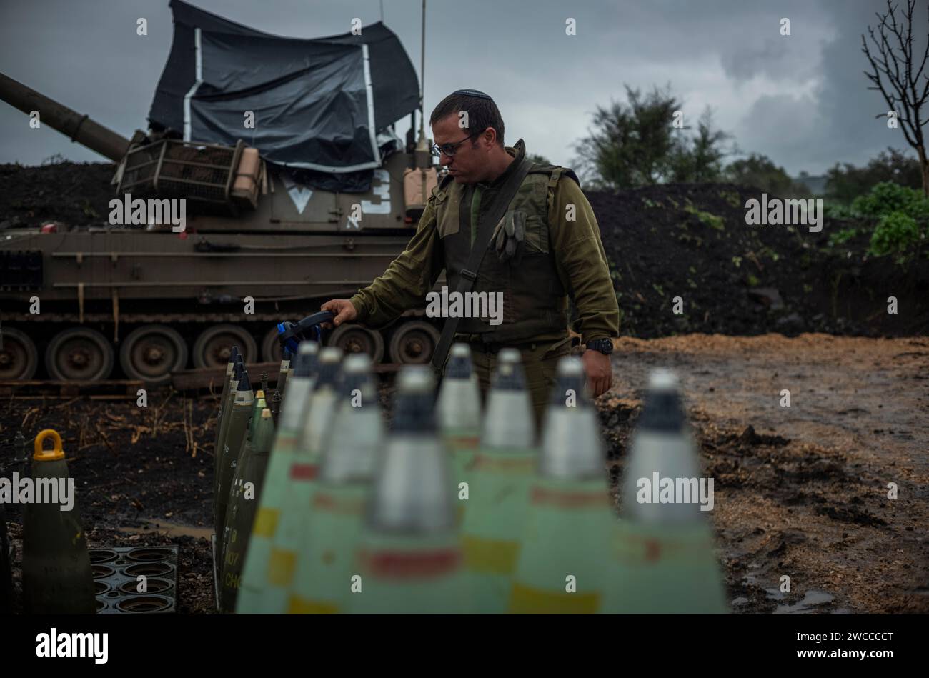 Mobile howitzer hi-res stock photography and images - Alamy