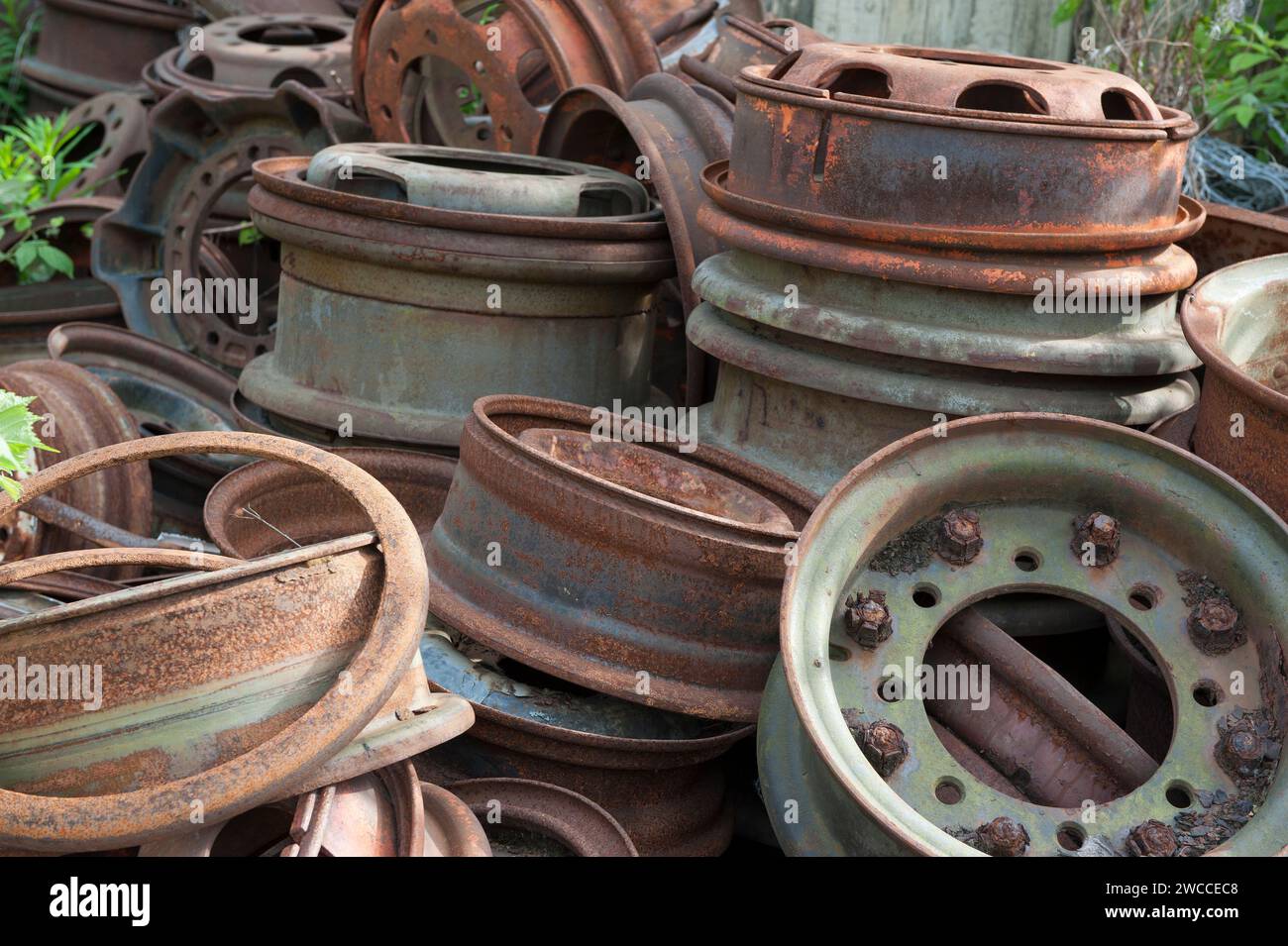 Metal wheel rims hi-res stock photography and images - Alamy