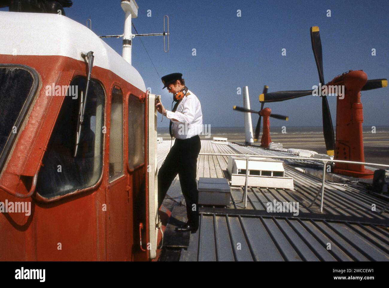 Cross channel hovercraft hi-res stock photography and images - Alamy