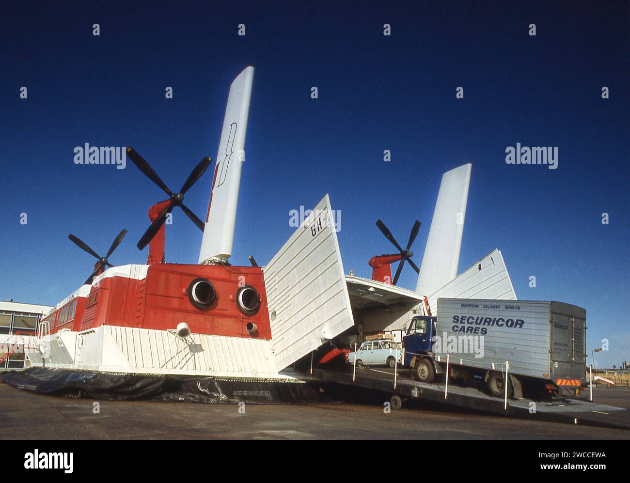 Hoverlloyd SRN4 hovercraft at Ramsgate terminal 1979 Stock Photo - Alamy
