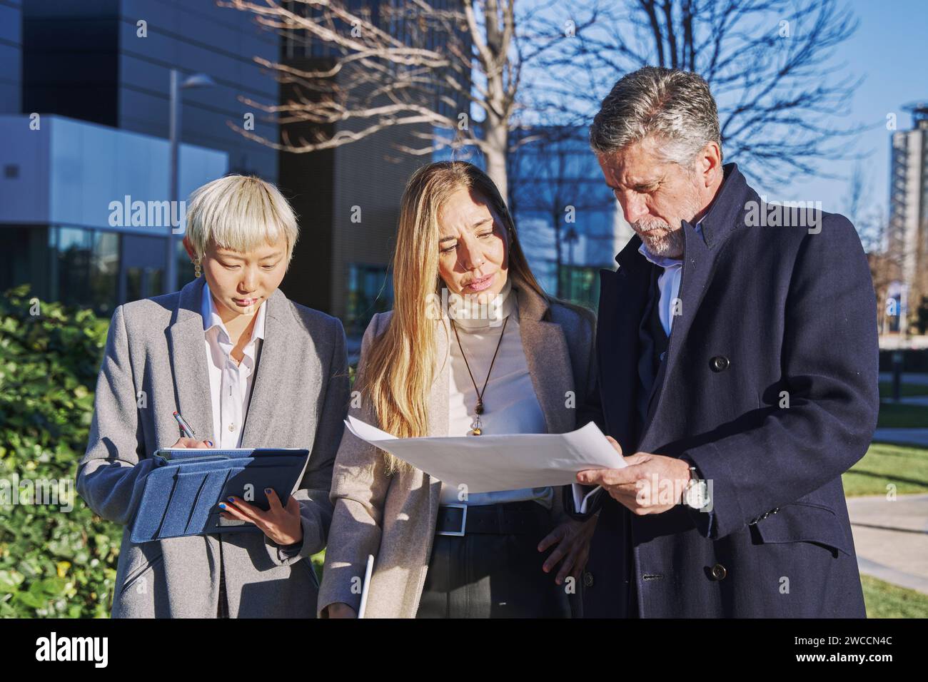 Architect in planning meeting client hi-res stock photography and ...