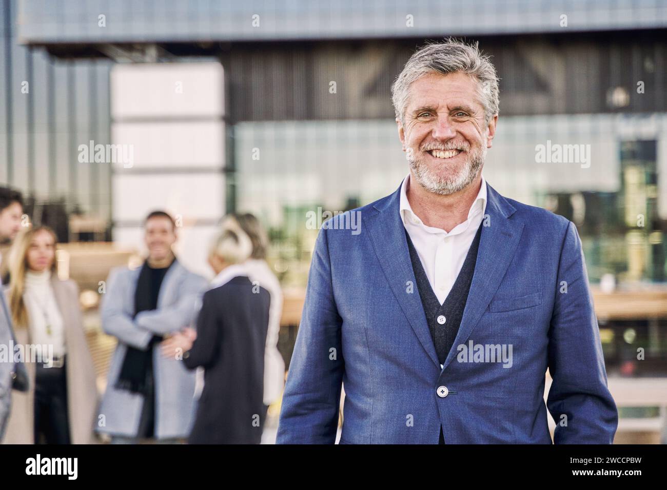 Middle aged office workers hi-res stock photography and images - Alamy