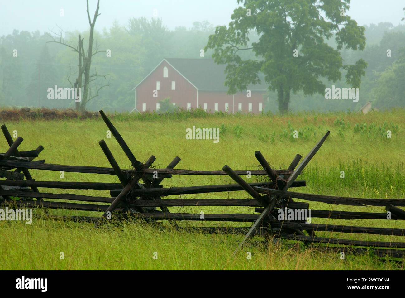 Fence with barn, Gettysburg National Military Park, Pennsylvania Stock ...