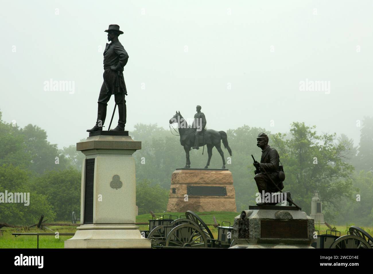 General Meade statue with Webb Statue, Gettysburg National Military ...