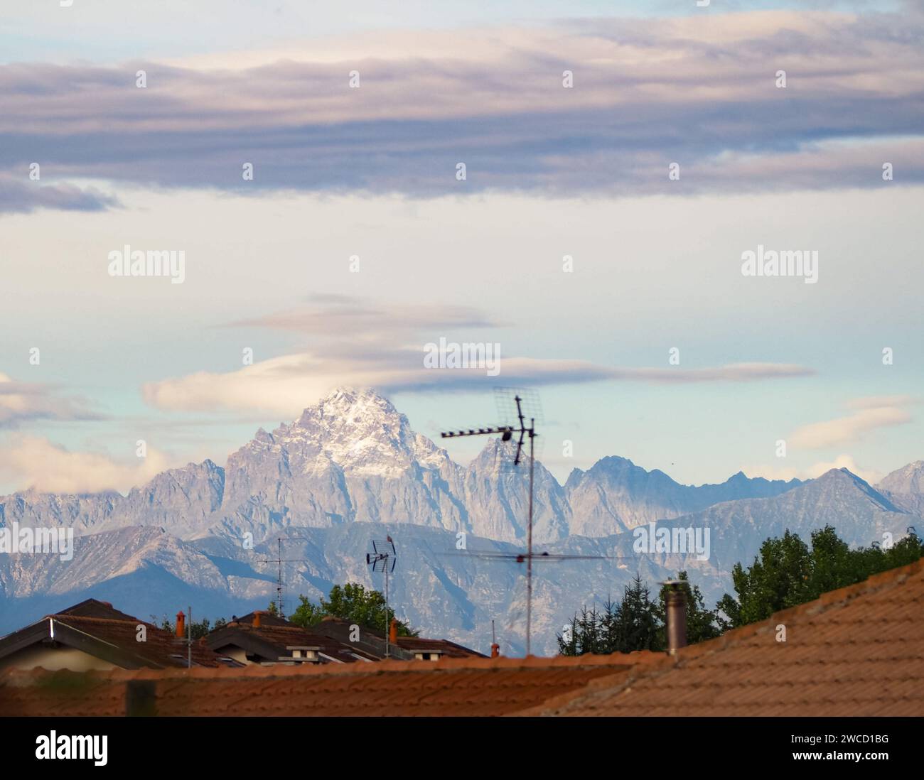 Monviso skyline hi-res stock photography and images - Alamy