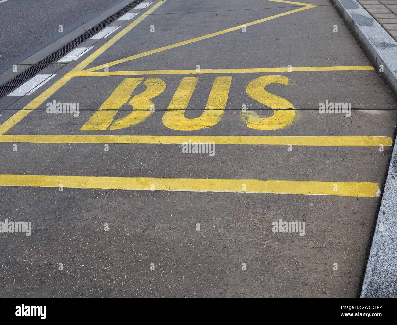 Yellow bus stop lane hi-res stock photography and images - Alamy
