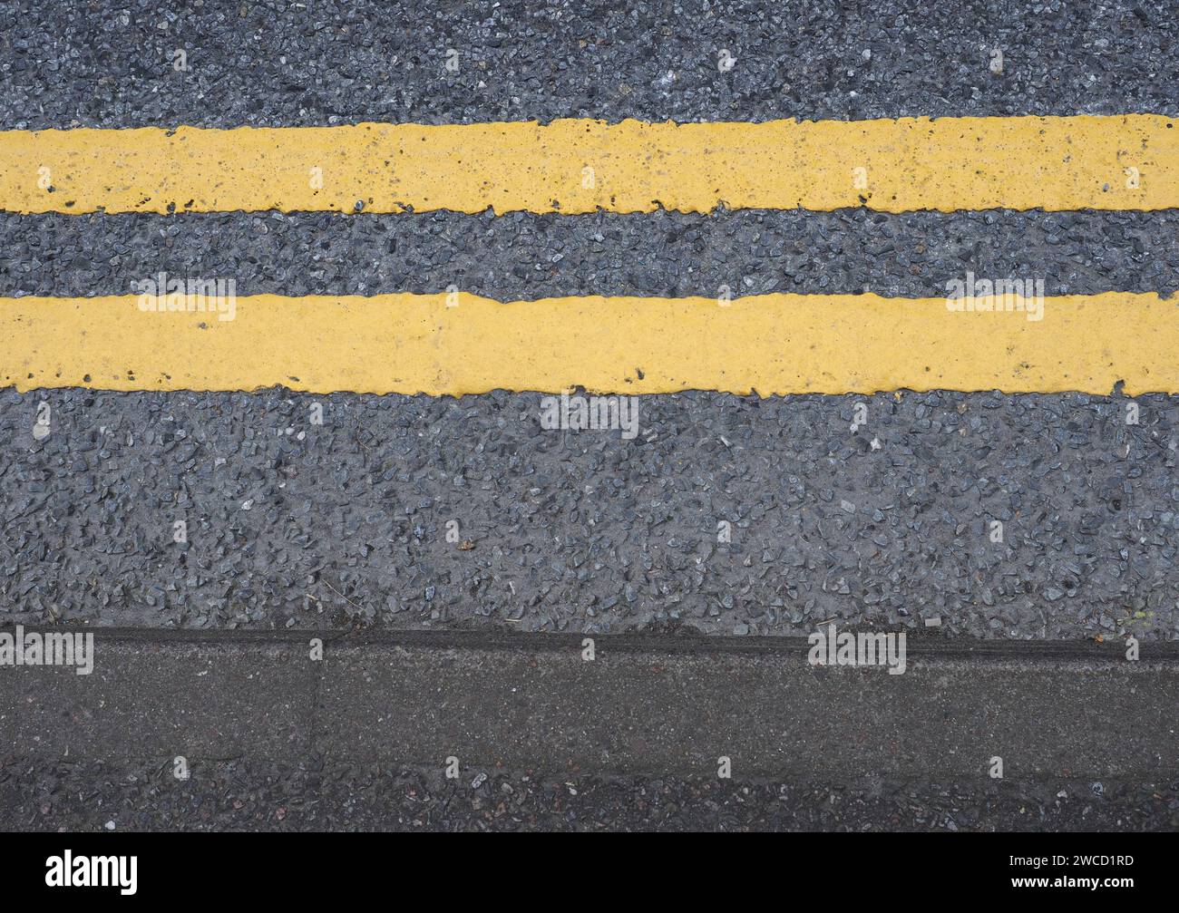 Double Yellow Line No Parking Road Marking Sign Stock Photo - Alamy