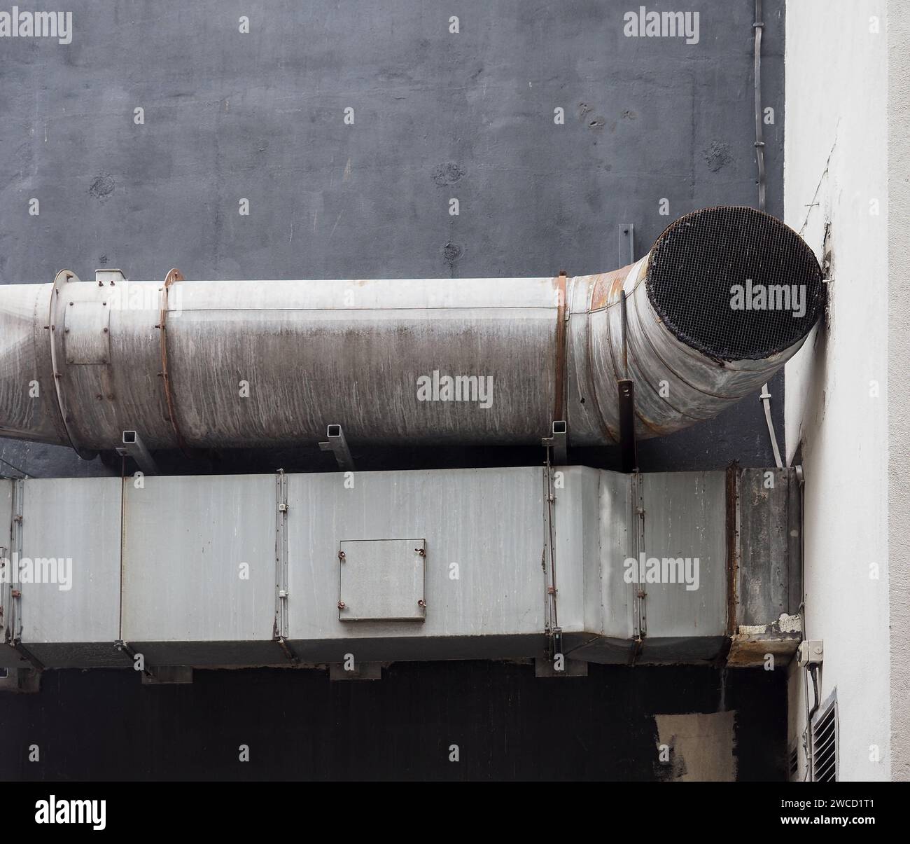 Air conditioning pipe hi-res stock photography and images - Alamy