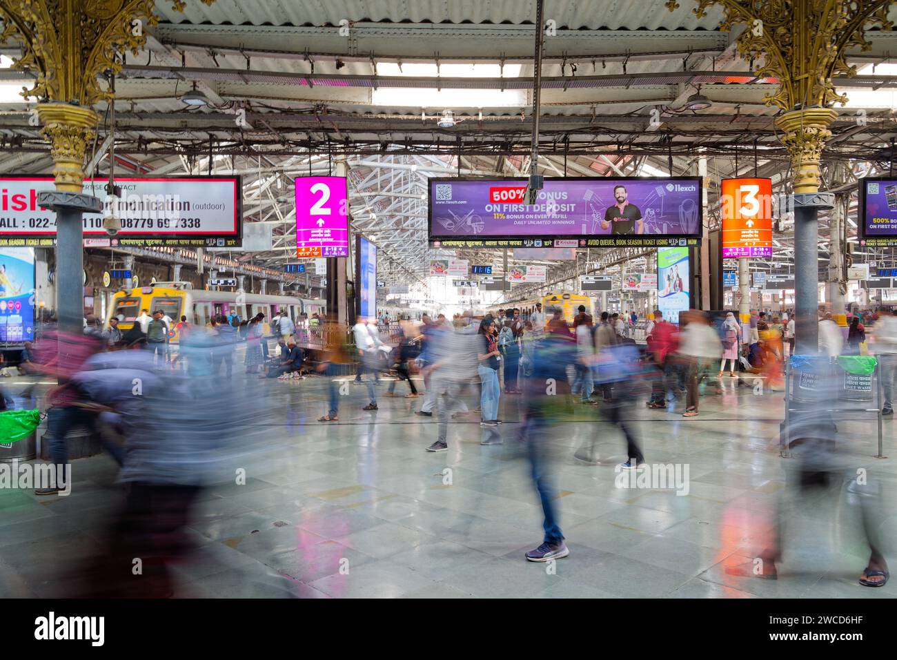 Cst train station hi-res stock photography and images - Alamy