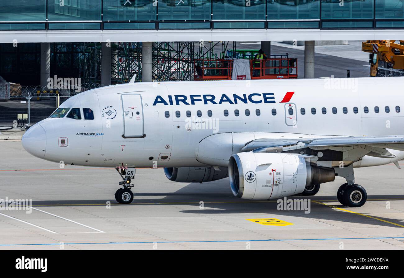Motor airbus a318 hi-res stock photography and images - Alamy