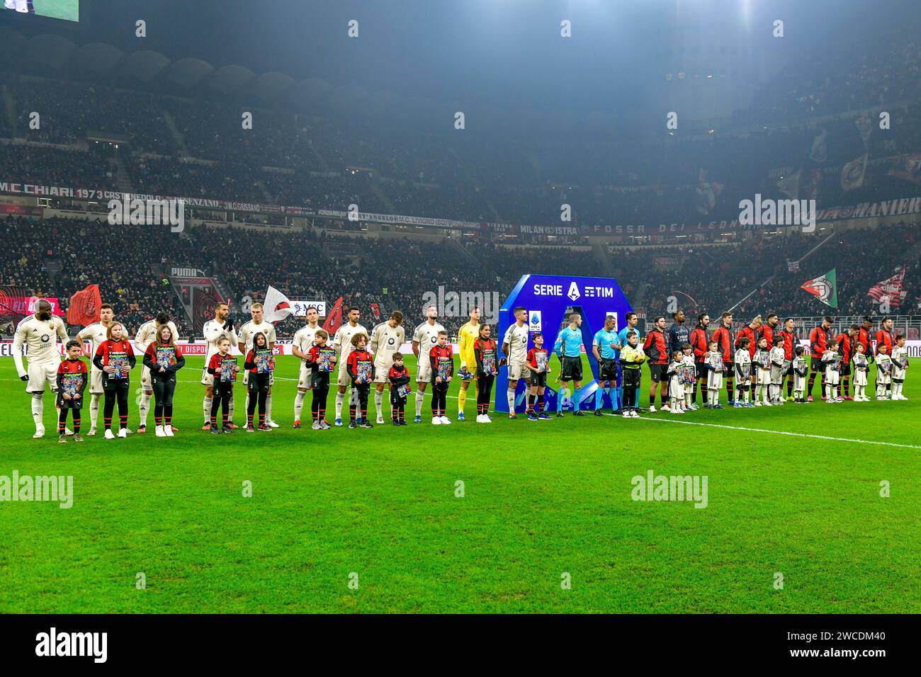Milano, Italy. 14th Jan, 2024. The players from the two teams line up ...