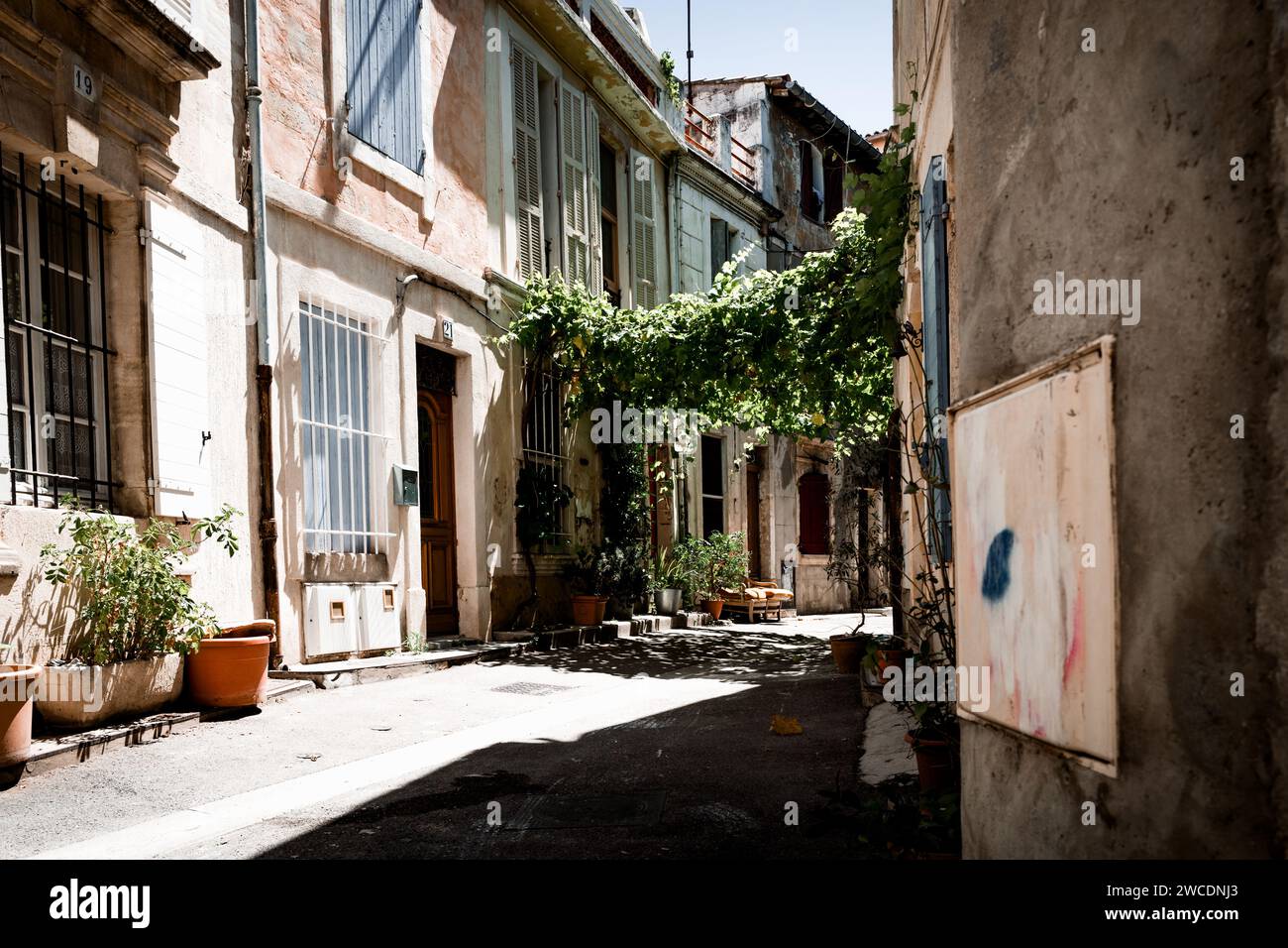 A charmping sunny alleyway in a small corner in Arles, France Stock ...