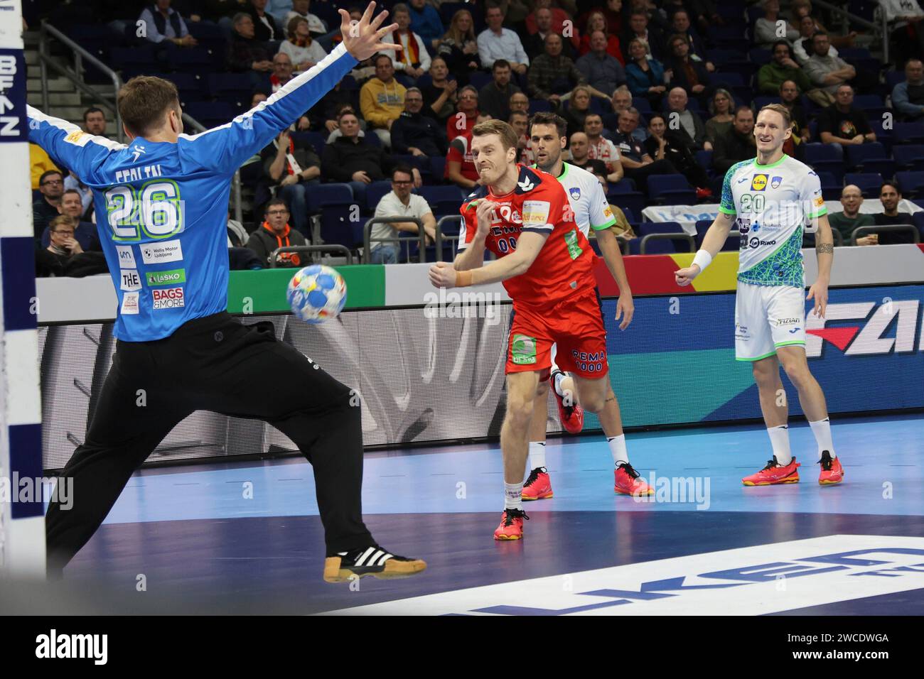 Berlin, Deutschland. 15th Jan, 2024. 15.01.2024, Mercedes-Benz-Arena ...