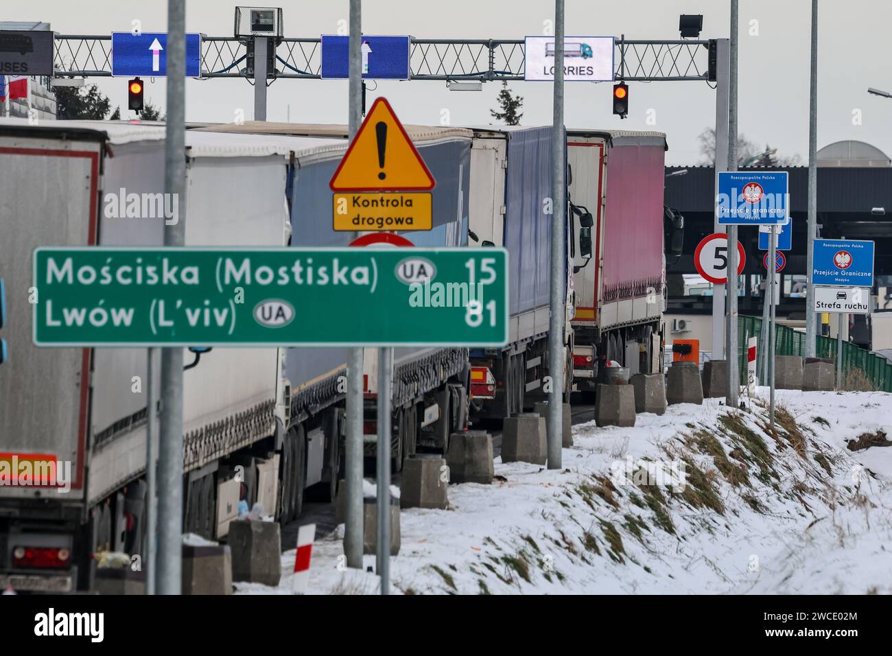 Ukrainian road signs hi-res stock photography and images - Alamy