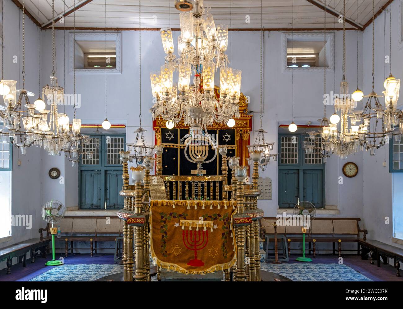 Interior of Paradesi Synagogue, Matancherry, Jew Town, Cochin, Kerala ...