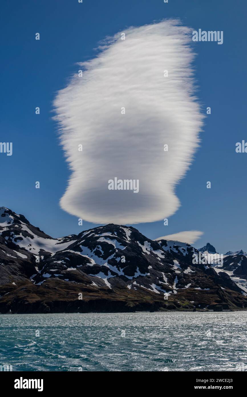 Rosita Harbor cloud sitting on mountain peak, stacked lenticular ...