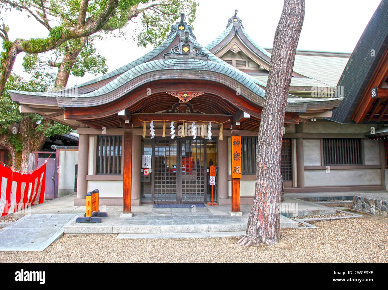 Historical shrines in osaka hi-res stock photography and images - Alamy