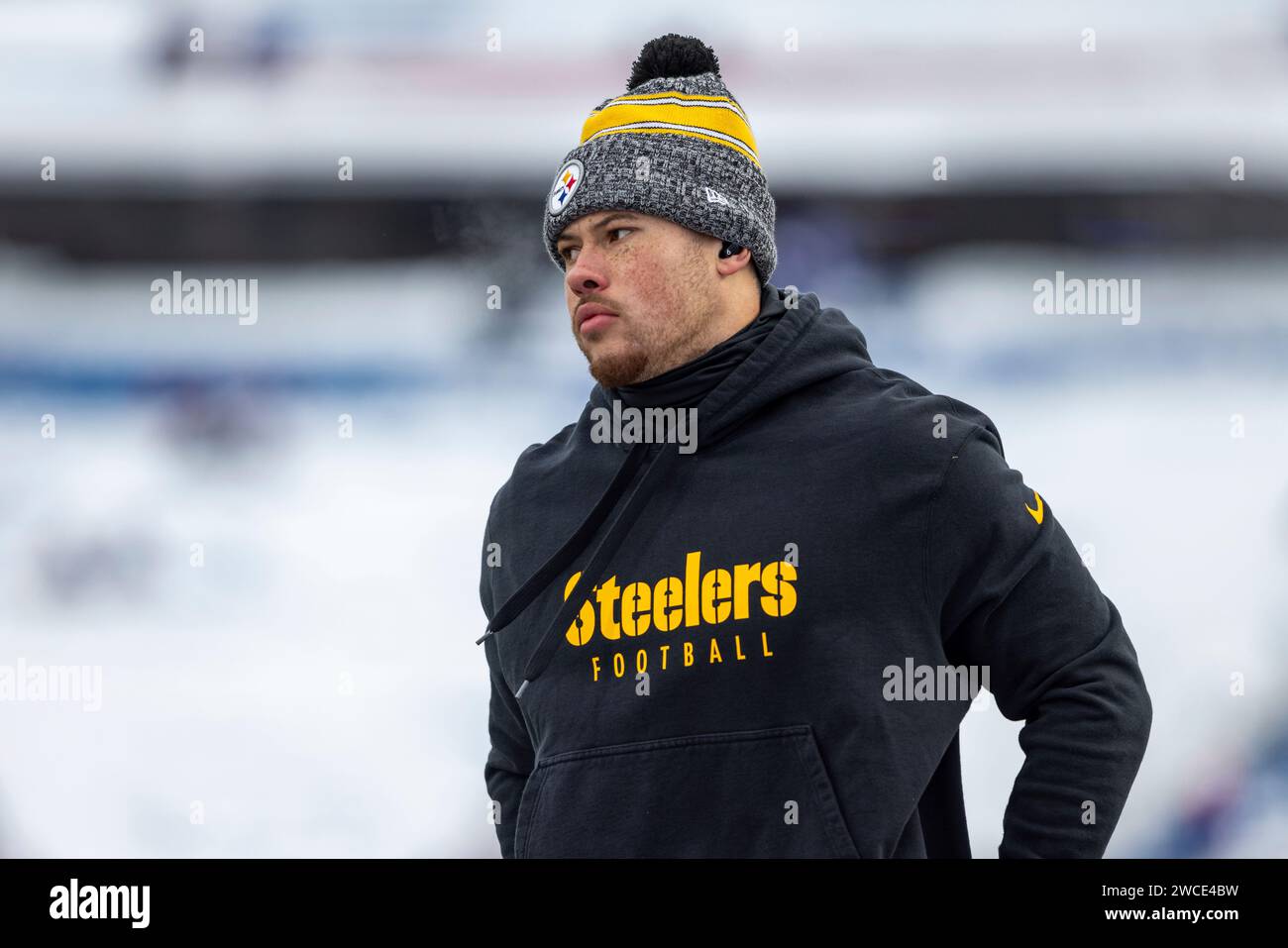 Pittsburgh Steelers linebacker Alex Highsmith (56) warms up before an ...