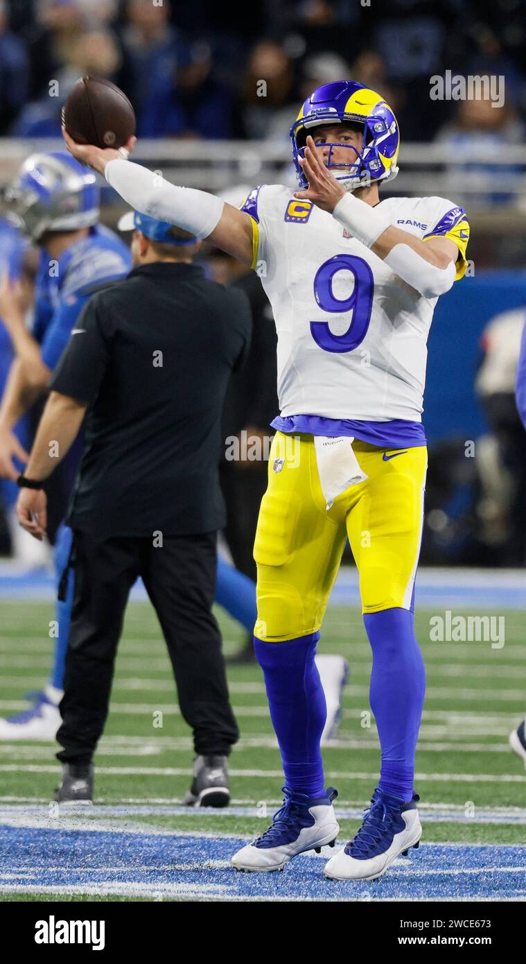 Los Angeles Rams quarterback Matthew Stafford (9) passes the ball while ...