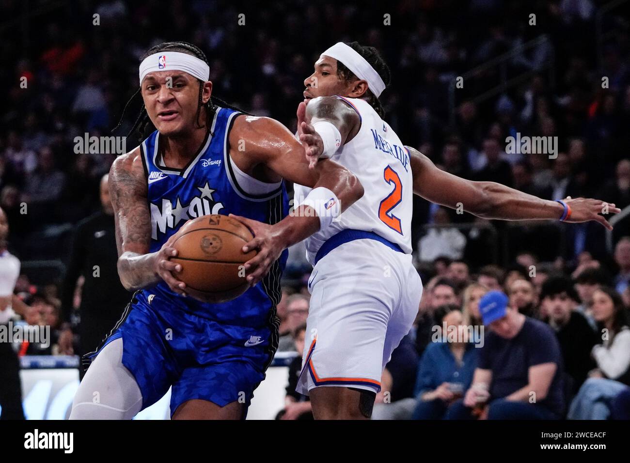 Orlando Magic's Paolo Banchero, left, drives past New York Knicks ...