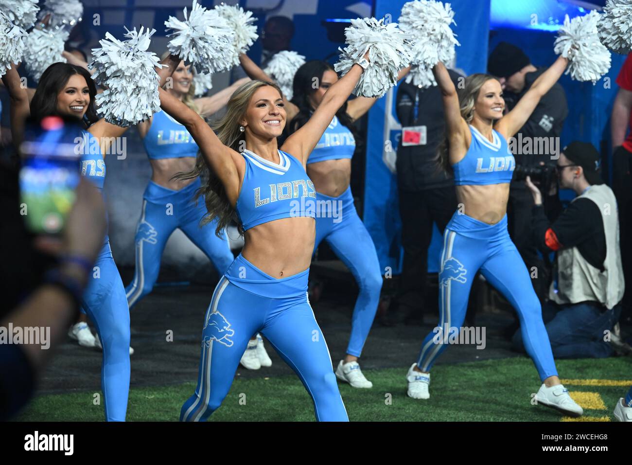 Lions enter field hi-res stock photography and images - Alamy
