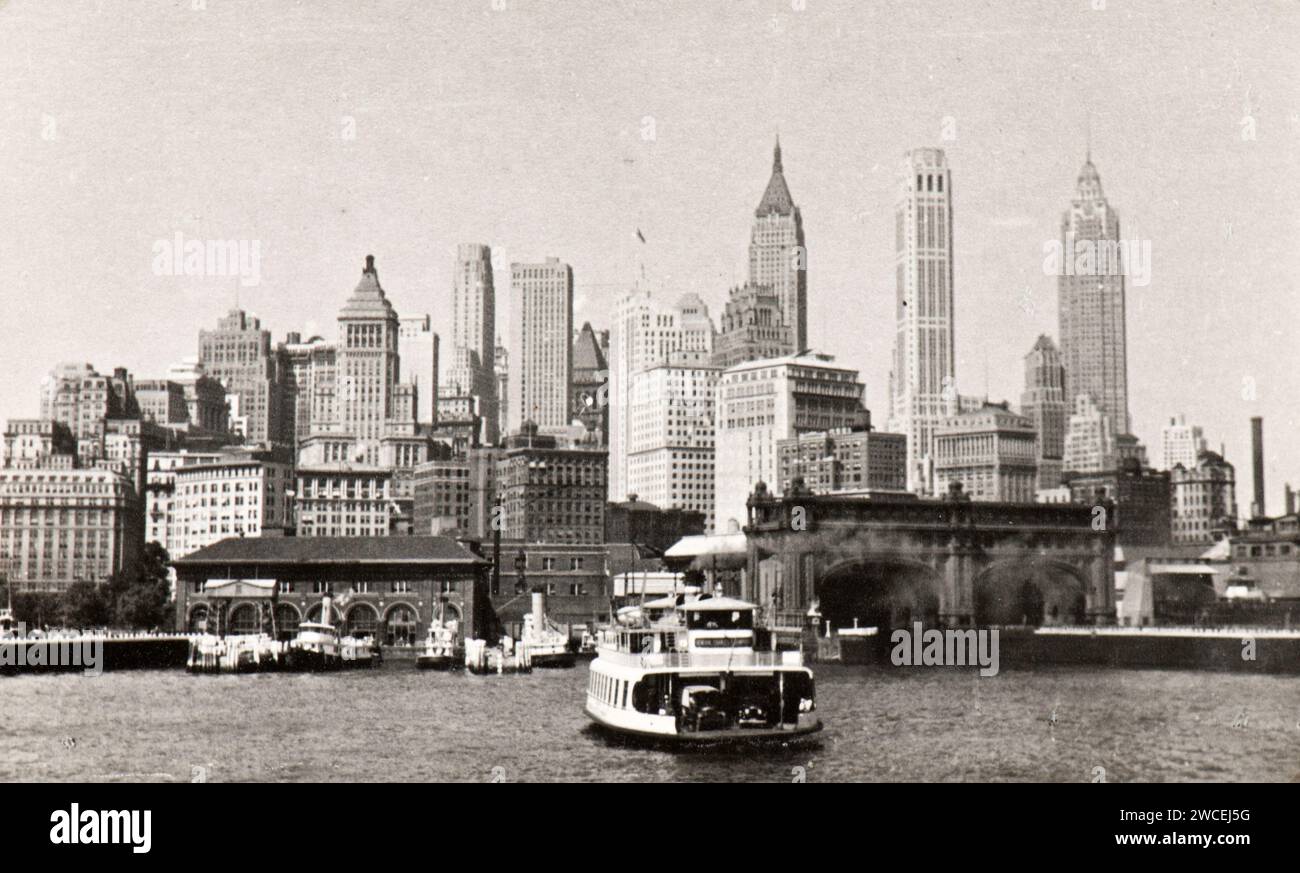 Chicago 1930s skyline hi-res stock photography and images - Alamy