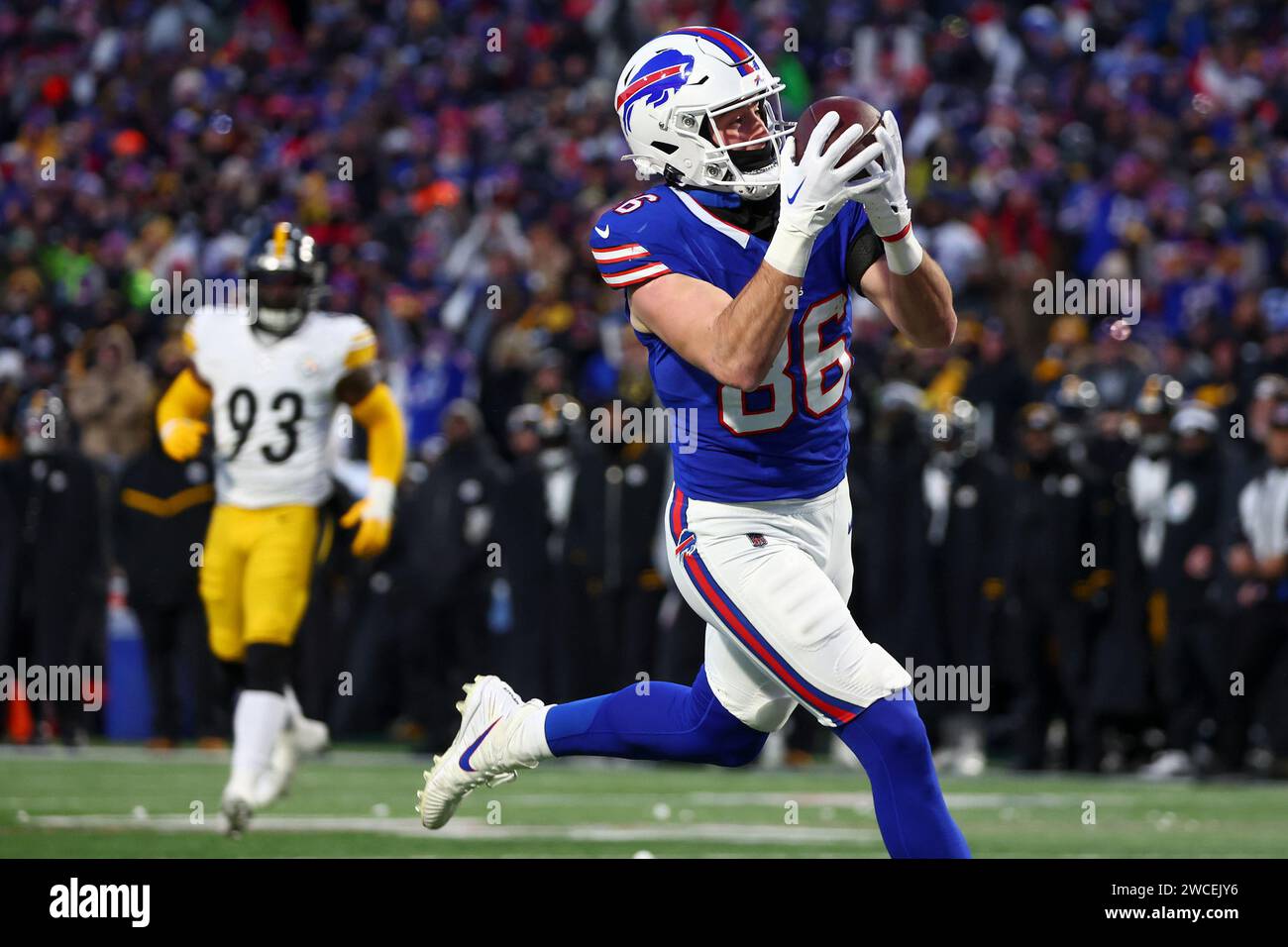 Buffalo Bills tight end Dalton Kincaid (86) makes a touchdown catch ...