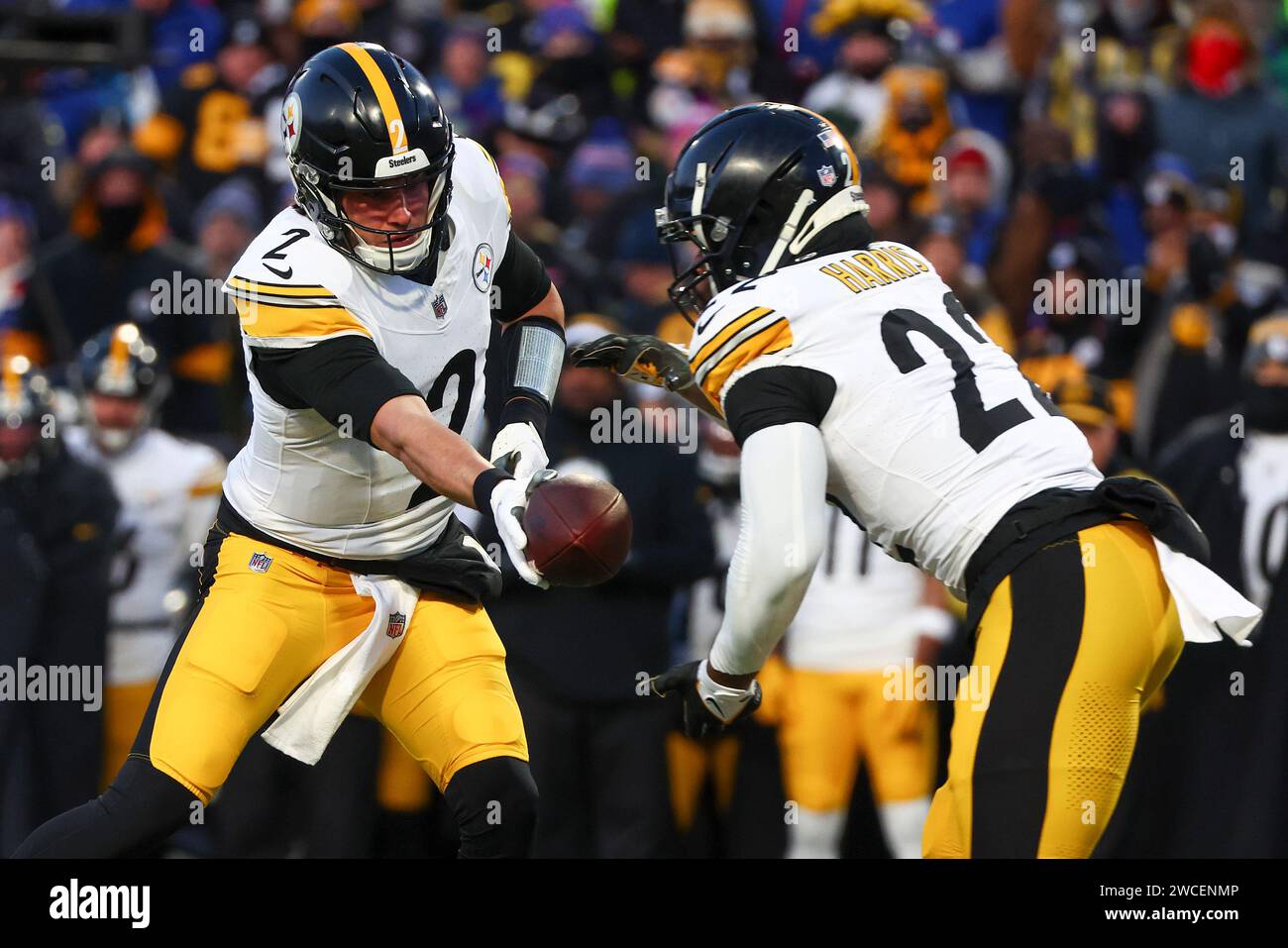 Pittsburgh Steelers quarterback Mason Rudolph (2) hands off the ball to ...