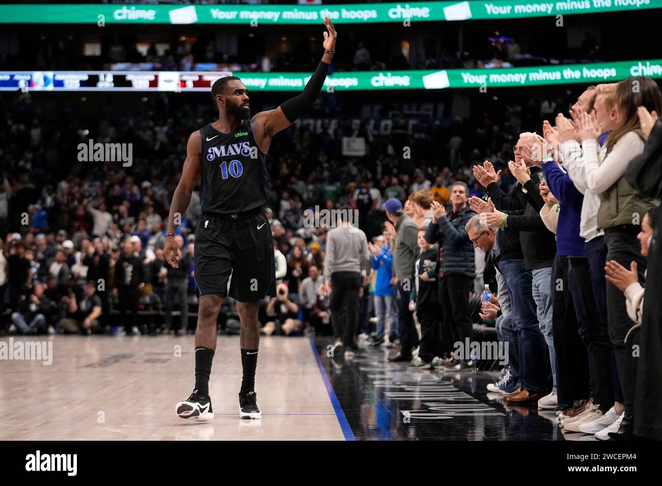 Dallas Mavericks forward Tim Hardaway Jr. (10) acknowledges cheering ...