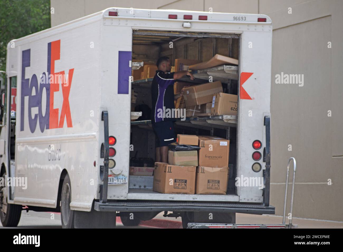 Fedex driver hi-res stock photography and images - Alamy